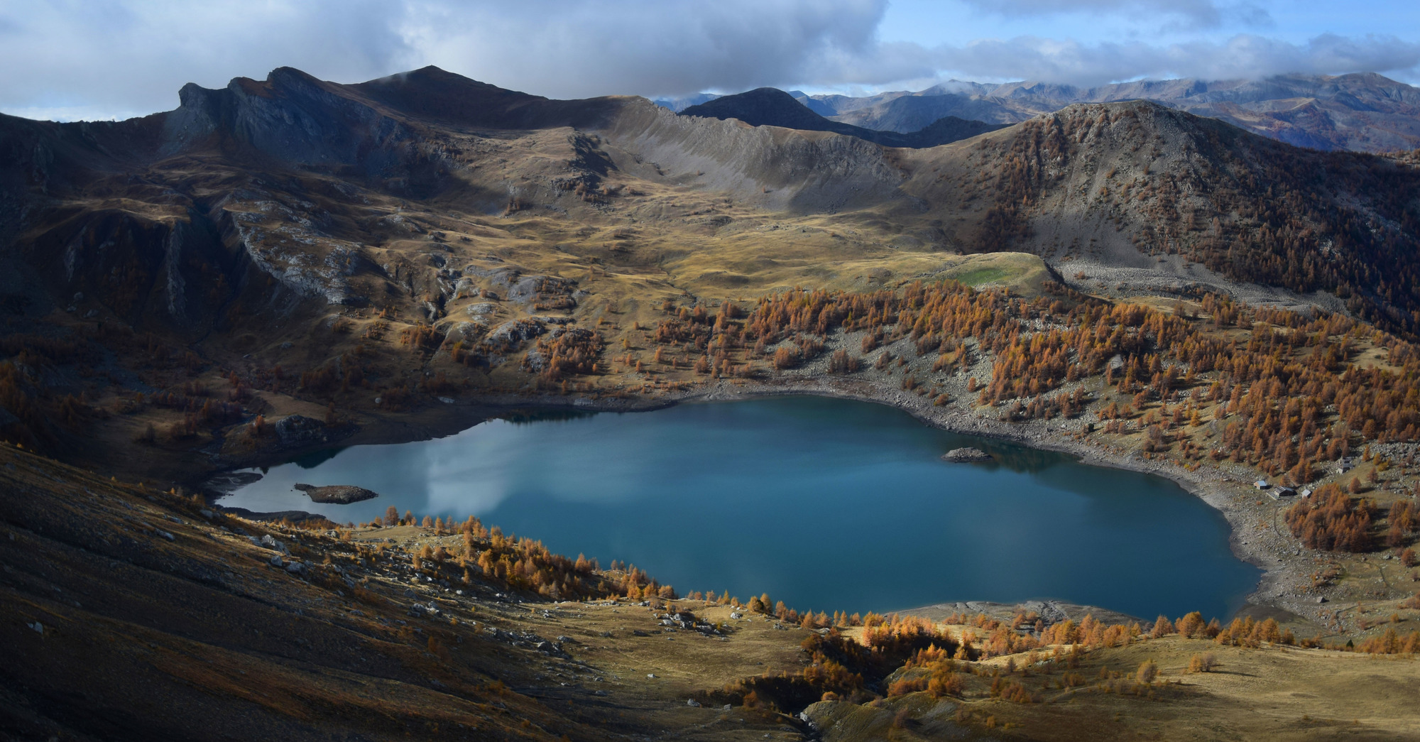 Le lac d'Allos en automne